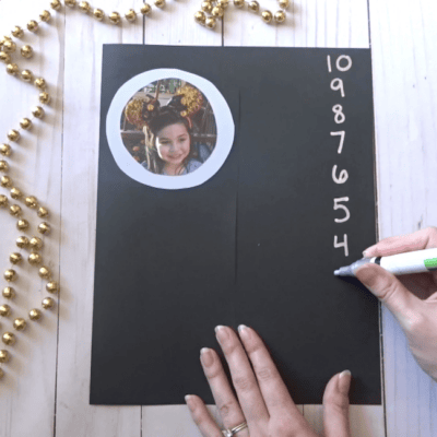 New Year's Eve Ball Drop Craft for Kids - The Soccer Mom Blog
