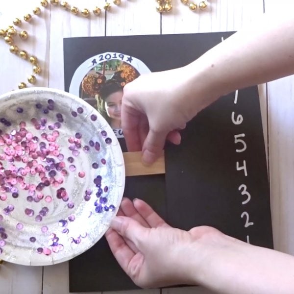 New Year's Eve Ball Drop Craft for Kids - The Soccer Mom Blog