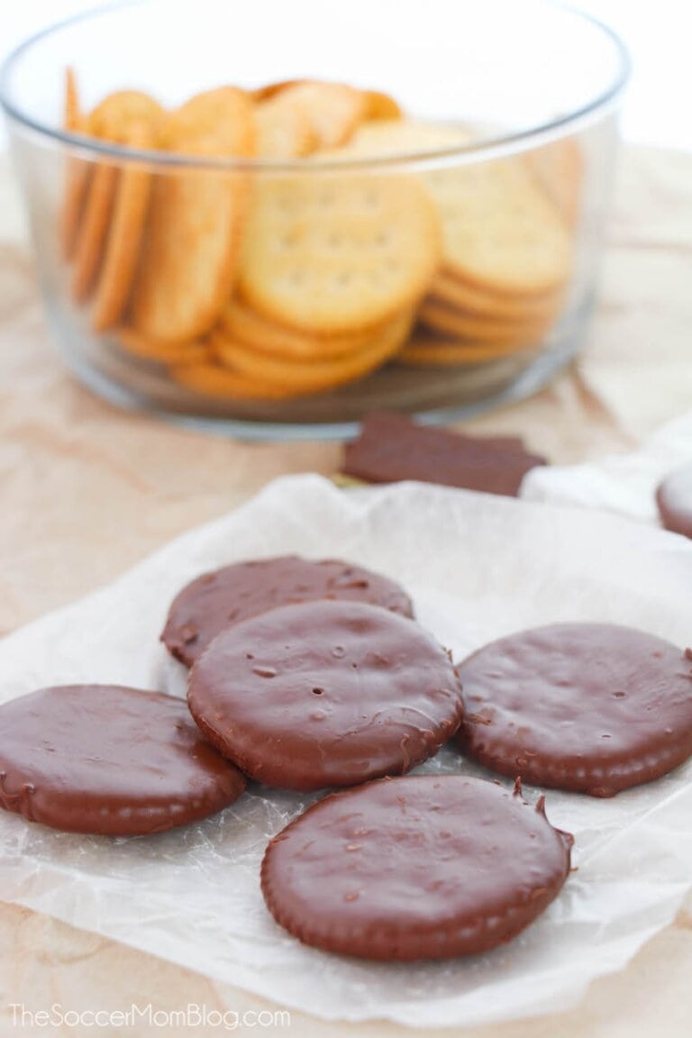 Ritz Cracker Thin Mints (Only 2 Ingredients!) - The Soccer Mom Blog