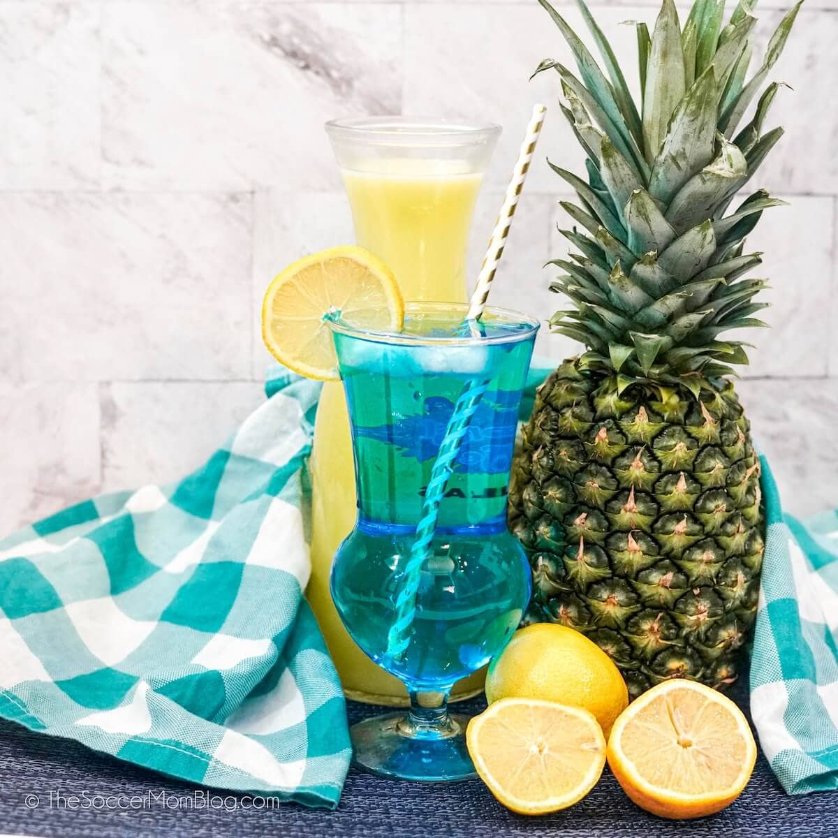 Electric Smurf Cocktail - The Soccer Mom Blog