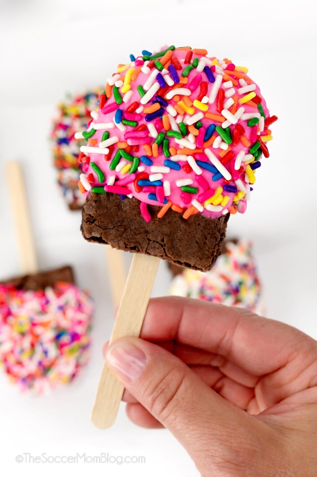 Brownie Popsicles Recipe - The Soccer Mom Blog