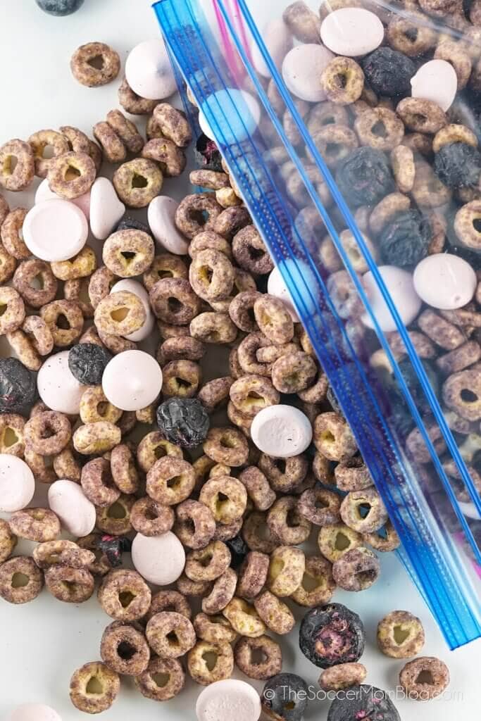 Baby Trail Mix Recipe (3 Ingredients) - The Soccer Mom Blog