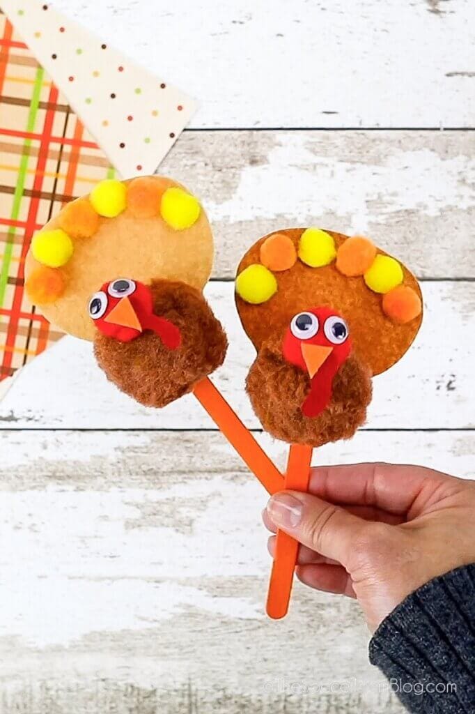 Pom Pom Turkey Craft - The Soccer Mom Blog