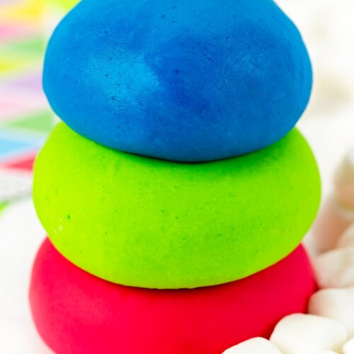 Marshmallow Playdough - The Soccer Mom Blog