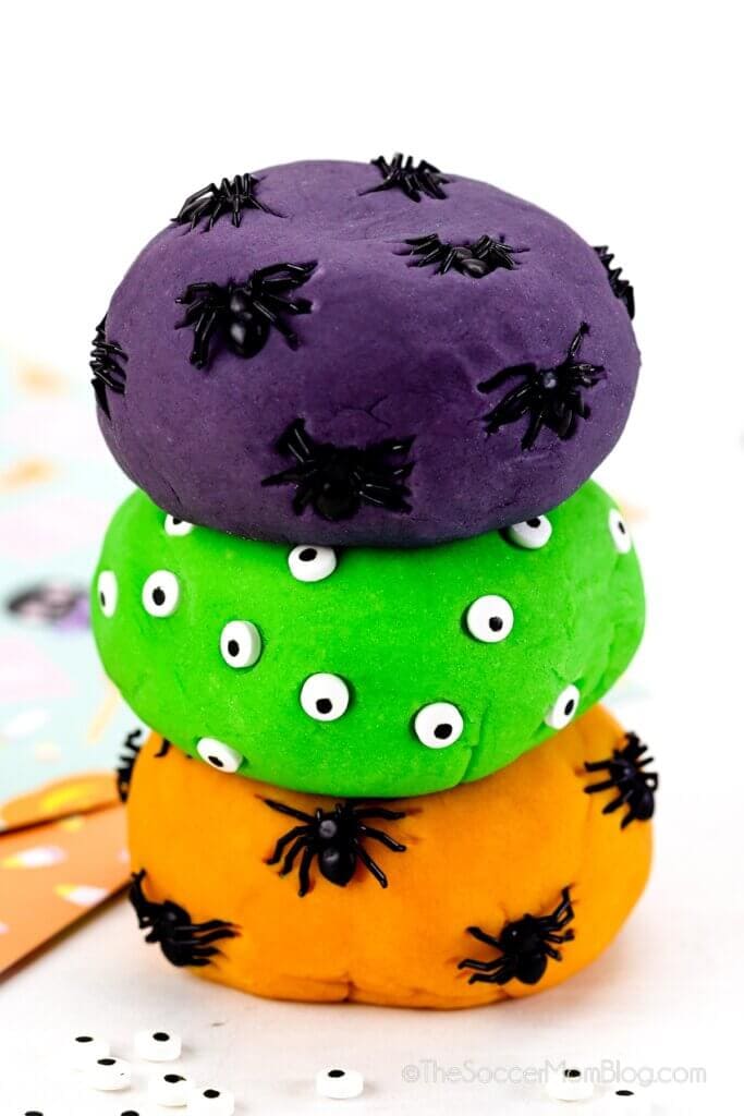 Halloween Playdough - The Soccer Mom Blog